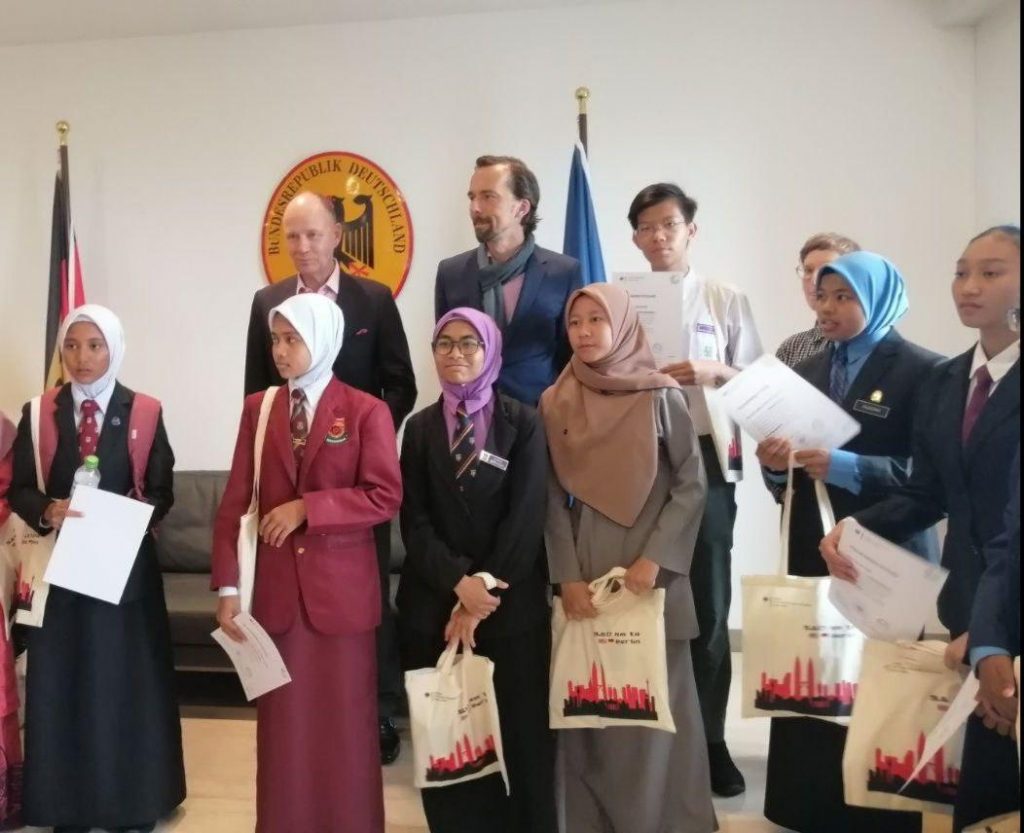 SMK St. Michael, Ipoh Perak, Malaysia. – "LASALLIANS, VALIANT AND TRUE".